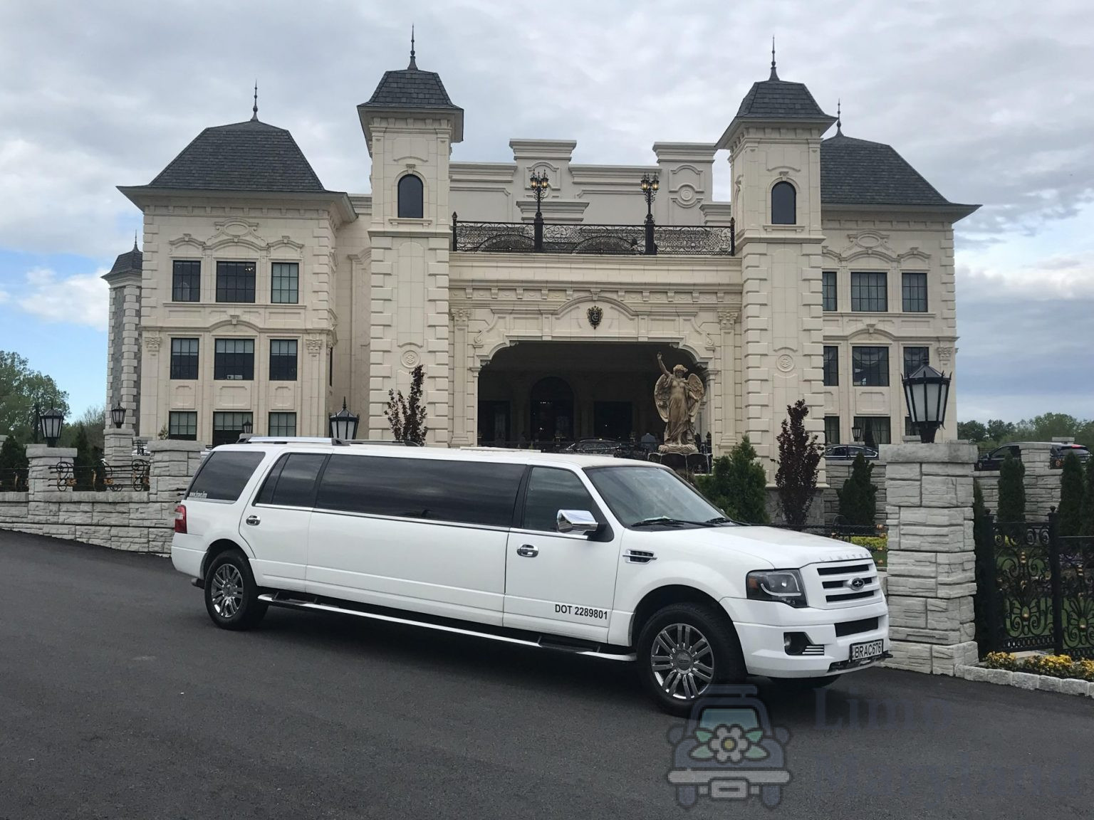 5 Luxury Limousines service in Maryland